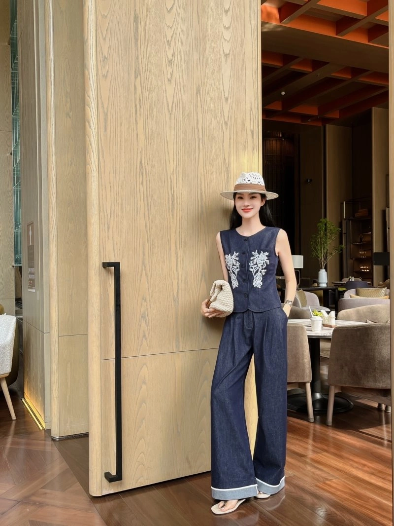 Cut-rate Chanel Long Suits