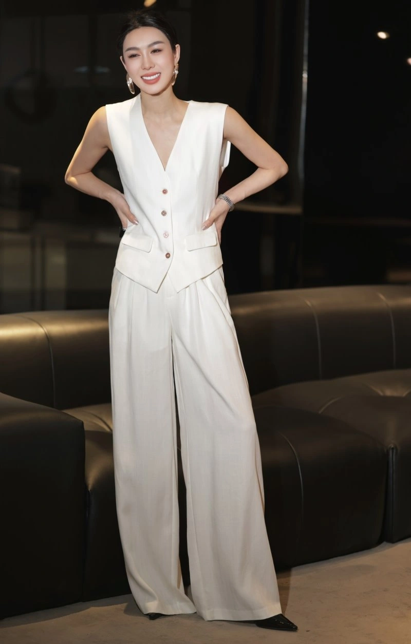 Top mirror Chanel Long Suits