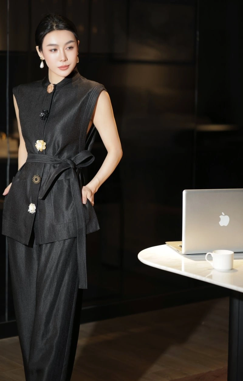Bargain Chanel Long Suits