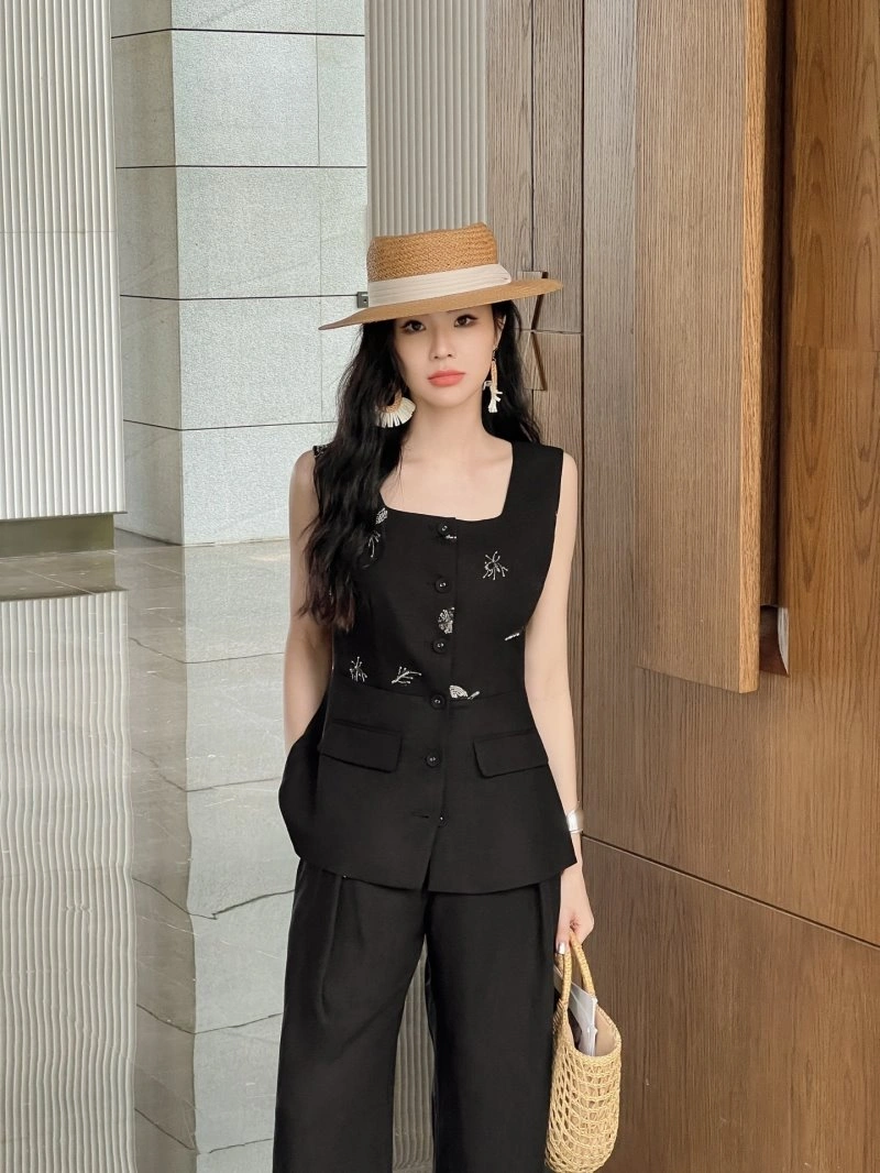 Low-cost Chanel Long Suits