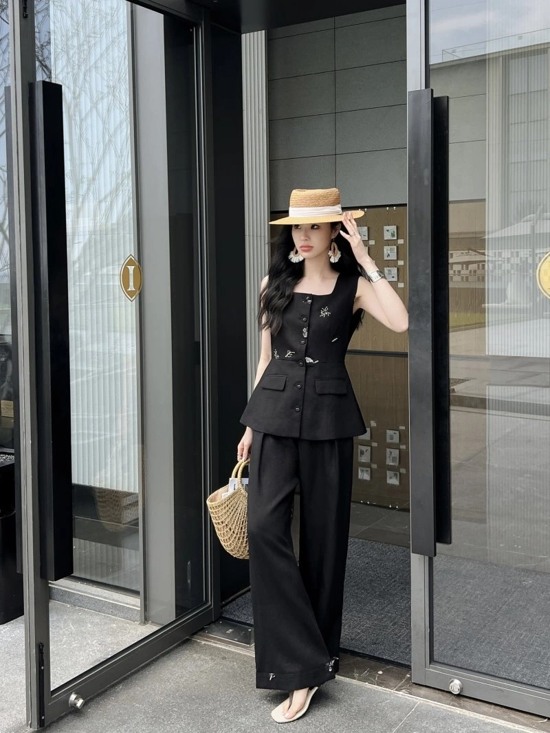 Low-cost Chanel Long Suits