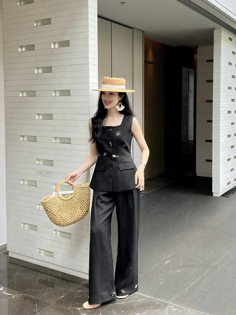 Low-cost Chanel Long Suits