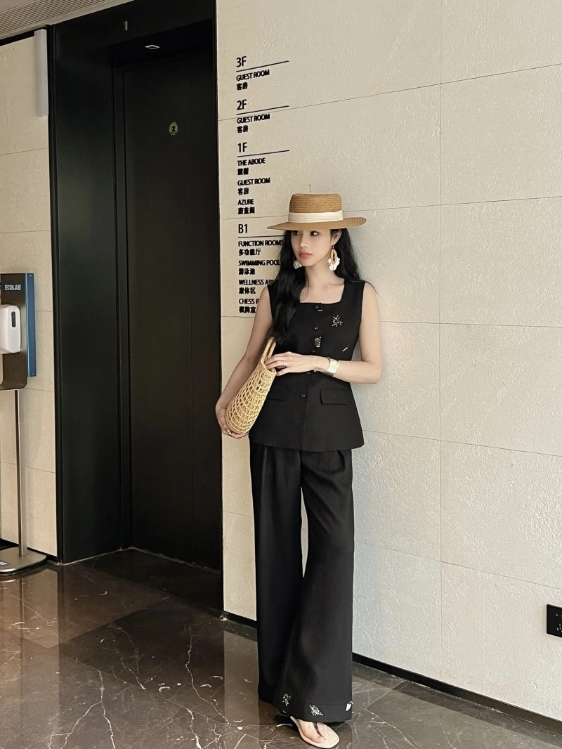 Low-cost Chanel Long Suits