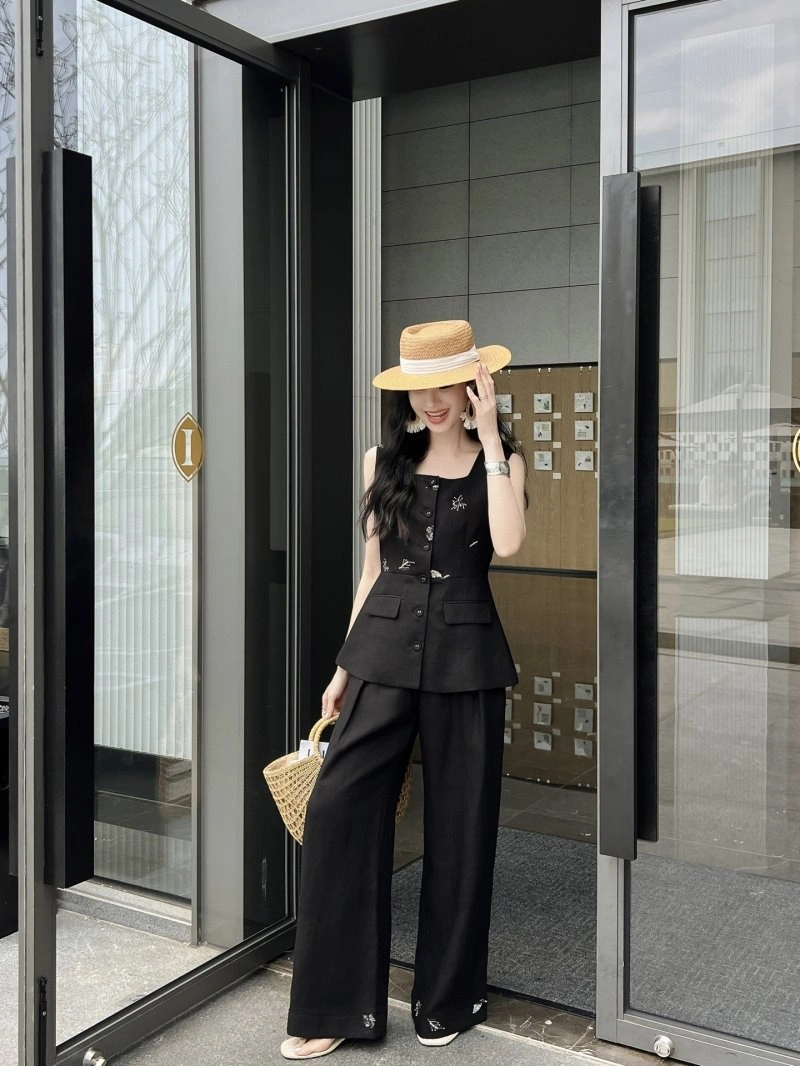 Low-cost Chanel Long Suits