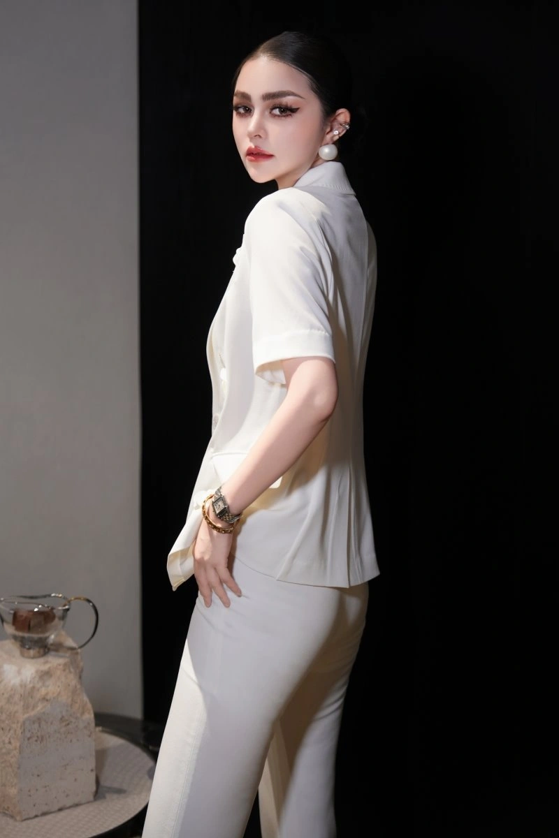 Top mirror Chanel Long Suits