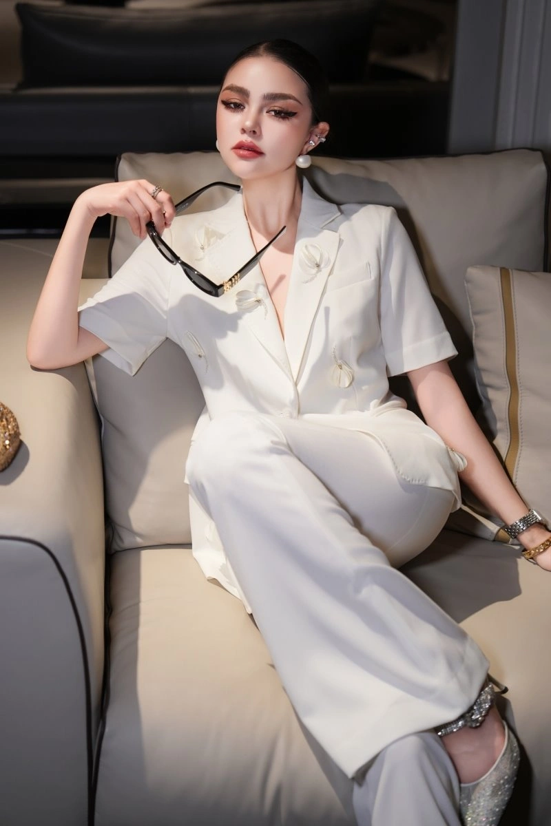 Top mirror Chanel Long Suits
