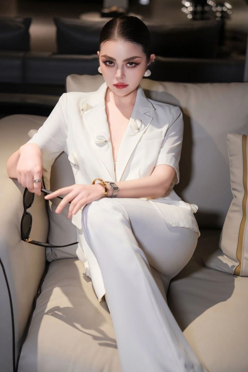 Top mirror Chanel Long Suits