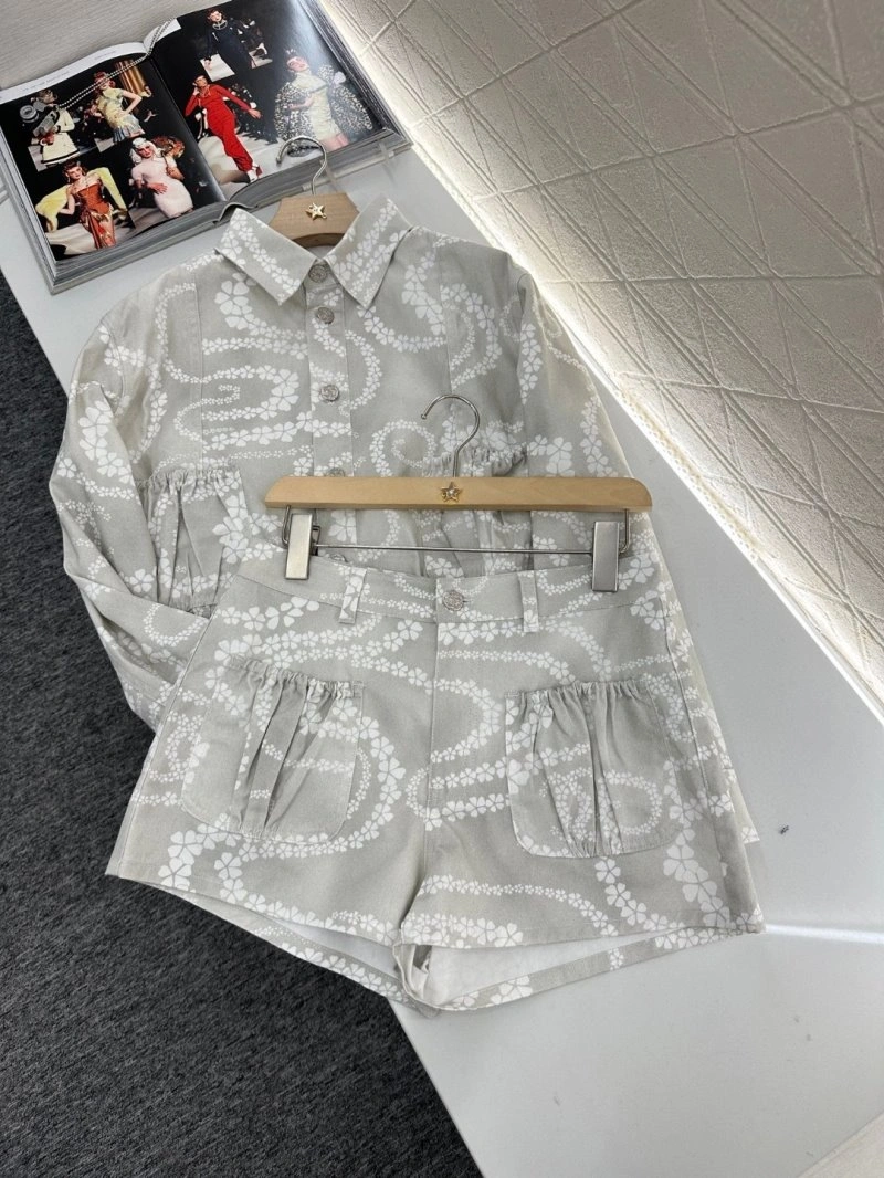 Top match Chanel Long Suits
