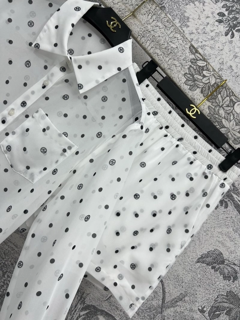 Top mirror Chanel Long Suits