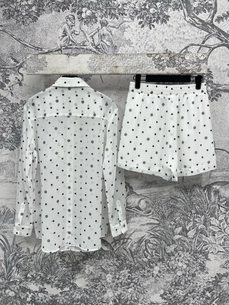 Top mirror Chanel Long Suits