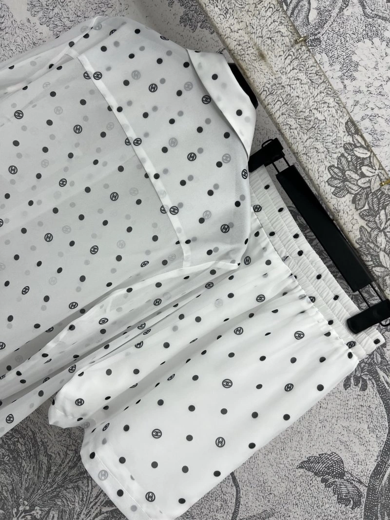 Top mirror Chanel Long Suits