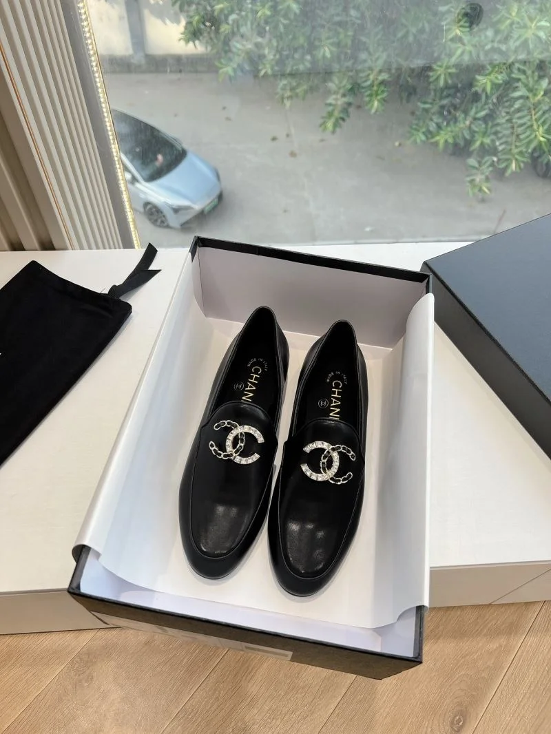 Accurate model Chanel Low Shoes