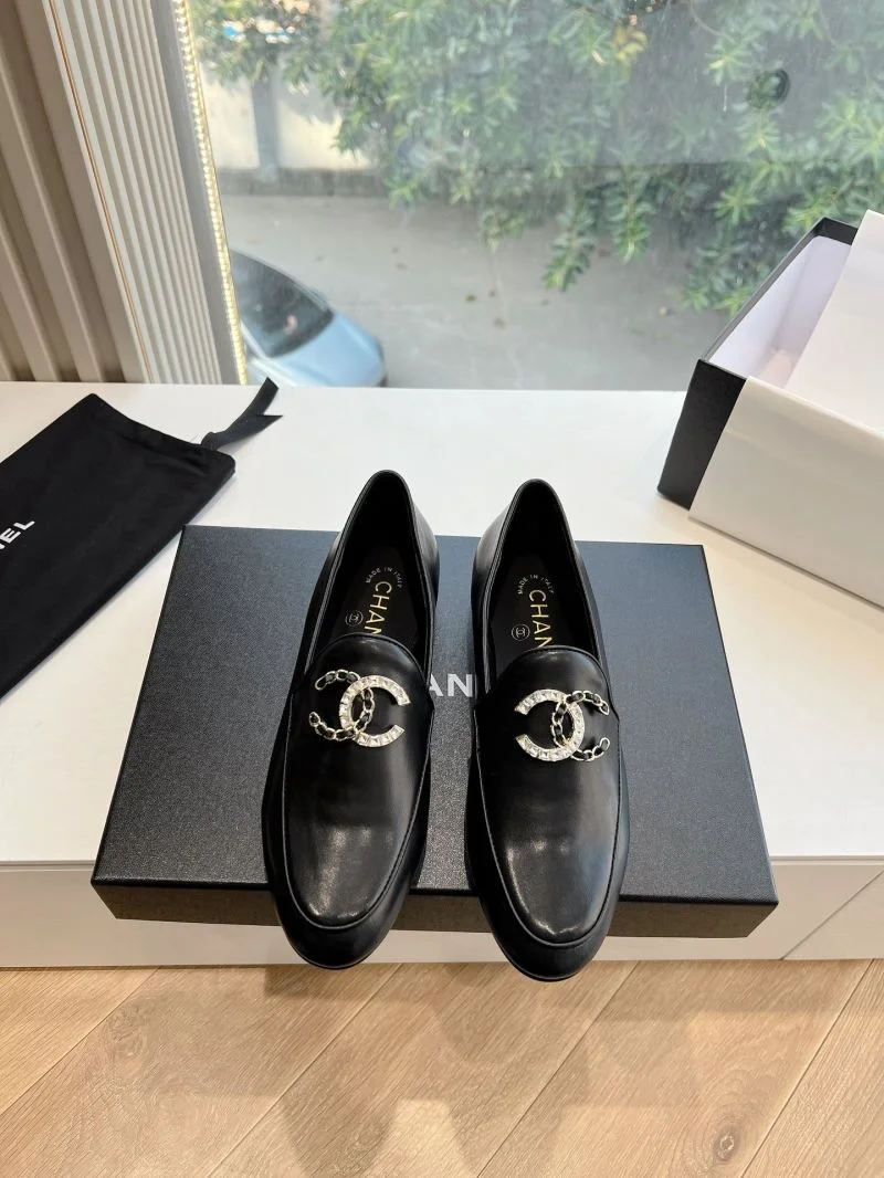 Accurate model Chanel Low Shoes