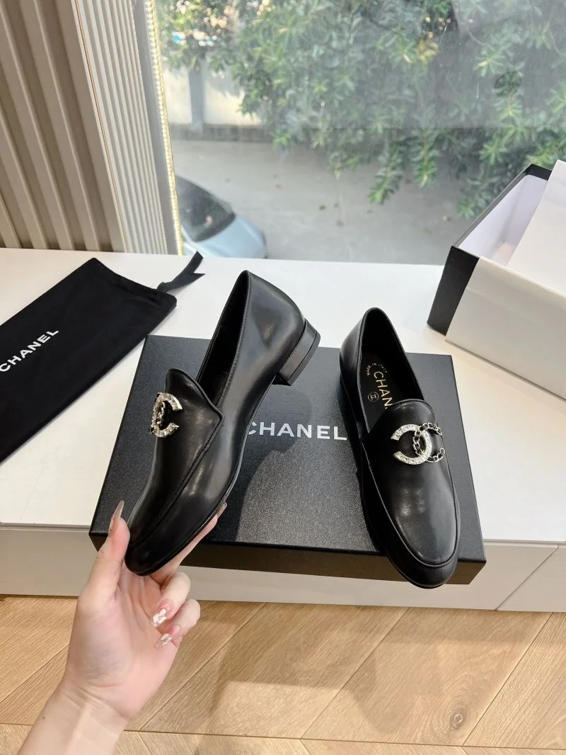 Accurate model Chanel Low Shoes