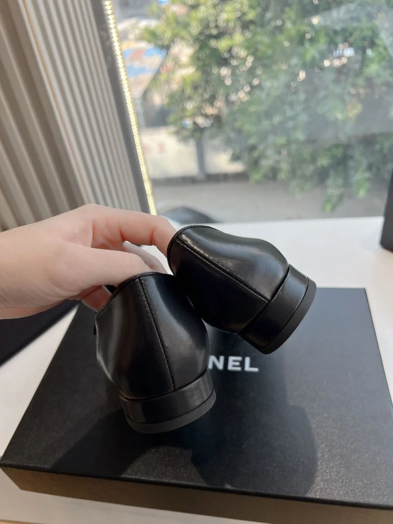 Accurate model Chanel Low Shoes