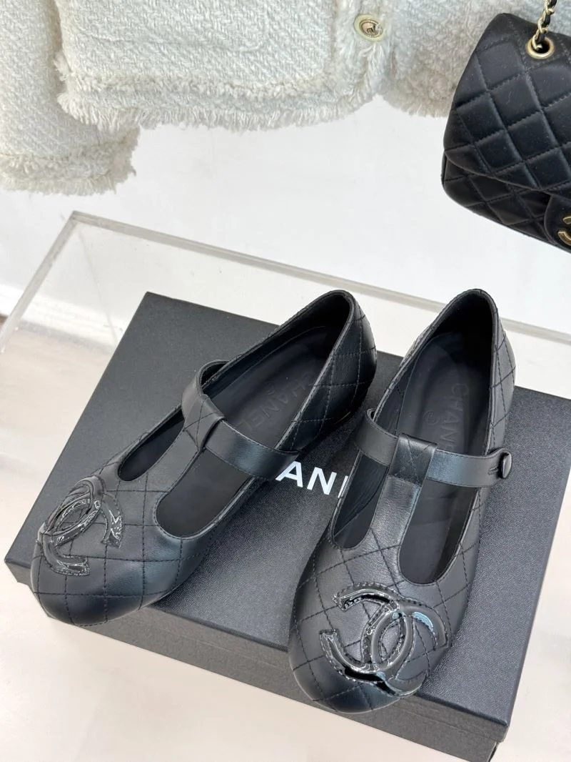 Bargain Chanel Low Shoes