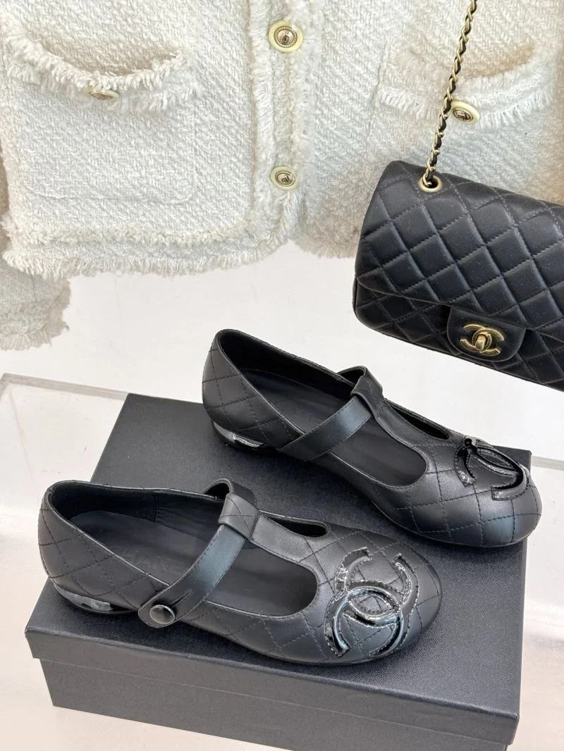 Bargain Chanel Low Shoes