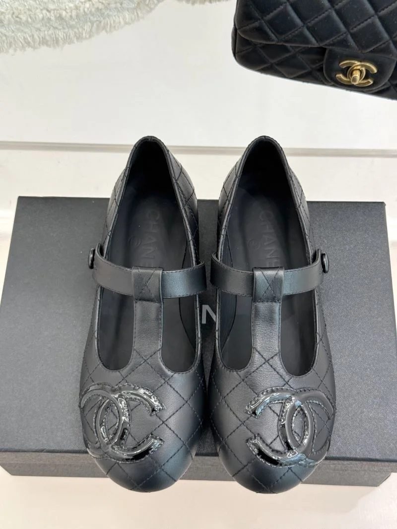 Bargain Chanel Low Shoes