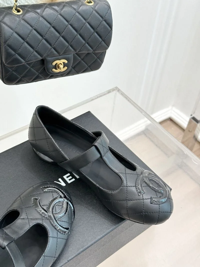 Bargain Chanel Low Shoes