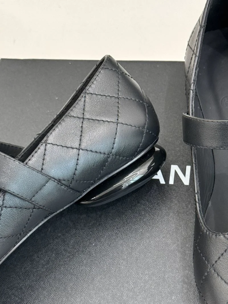 Bargain Chanel Low Shoes