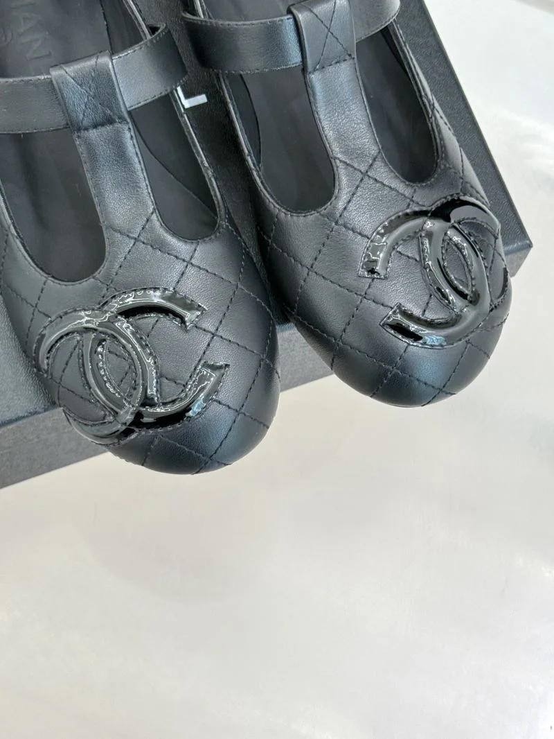 Bargain Chanel Low Shoes