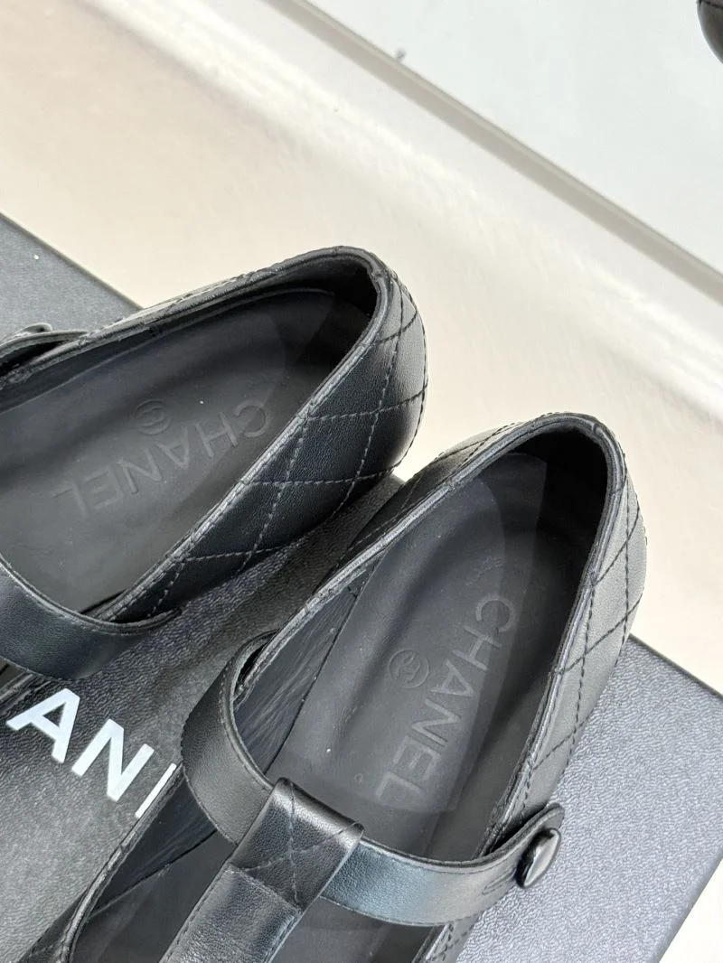 Bargain Chanel Low Shoes