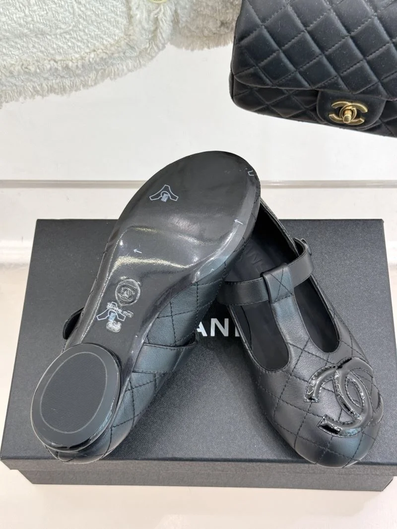 Bargain Chanel Low Shoes