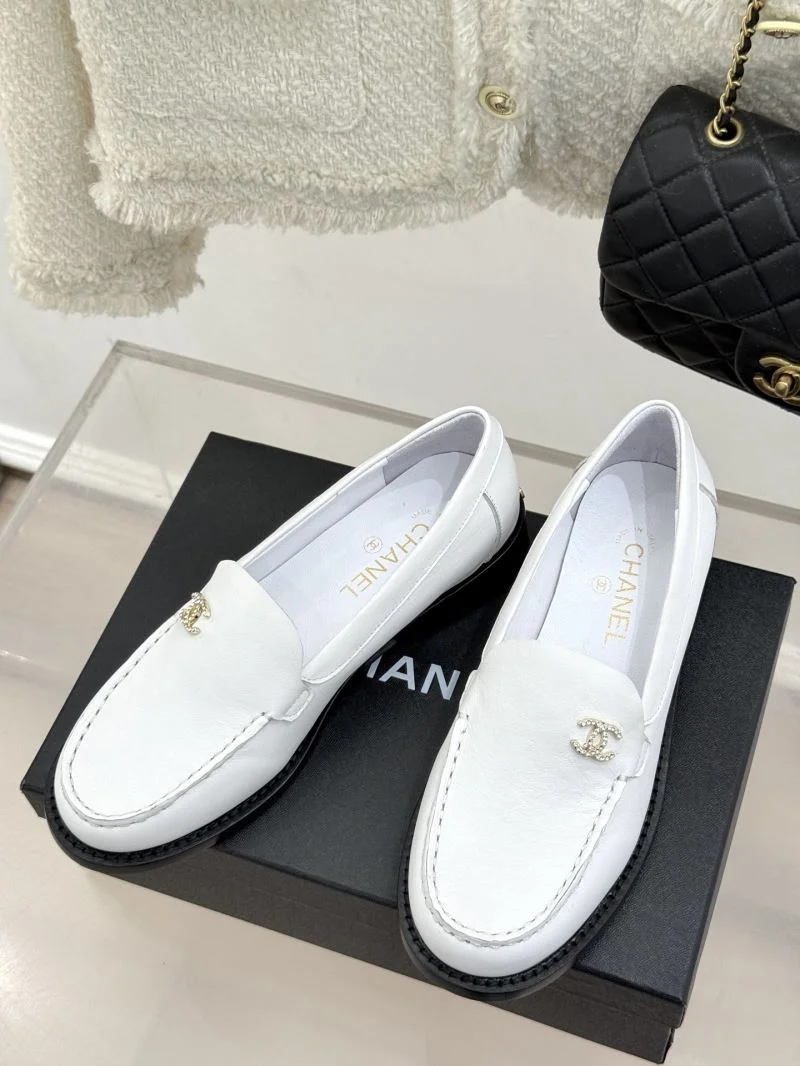 Top mirror Chanel Low Shoes