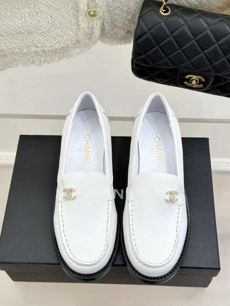 Top mirror Chanel Low Shoes