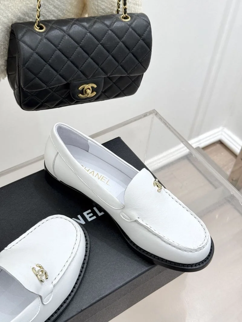 Top mirror Chanel Low Shoes
