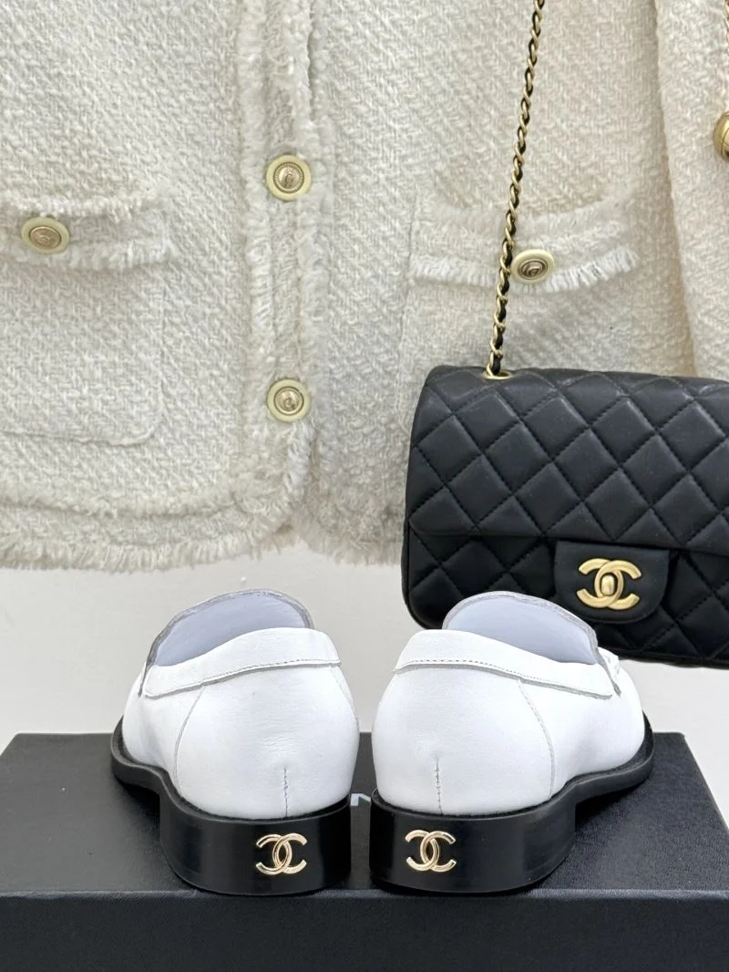Top mirror Chanel Low Shoes