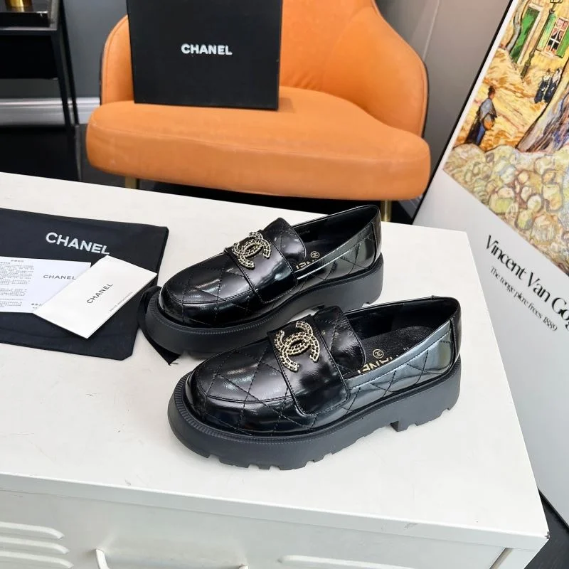 Bargain Chanel Low Shoes