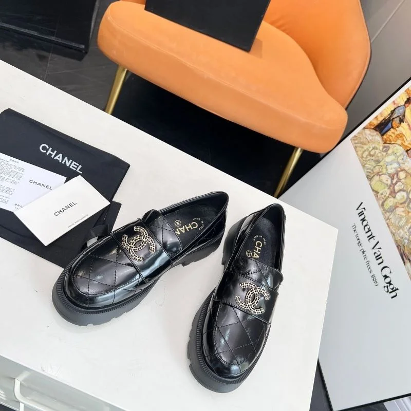 Bargain Chanel Low Shoes