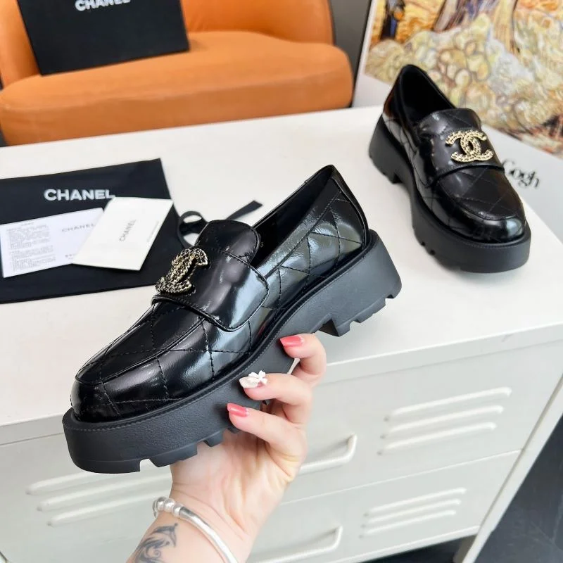Bargain Chanel Low Shoes