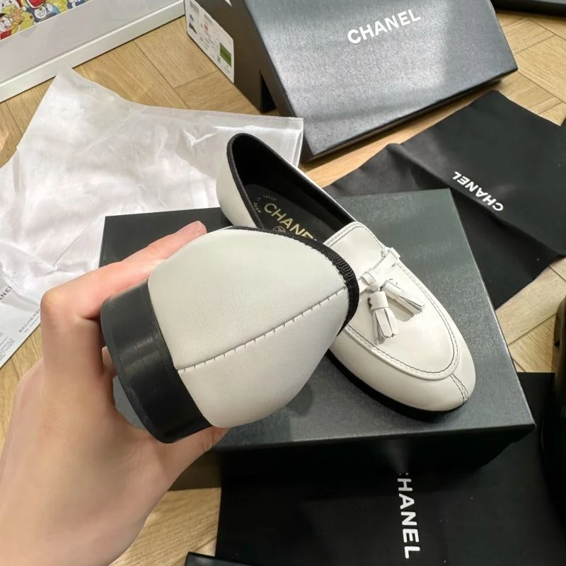 Accurate model Chanel Low Shoes