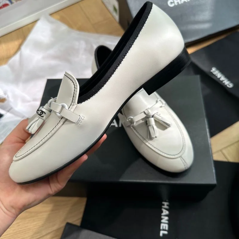 Accurate model Chanel Low Shoes