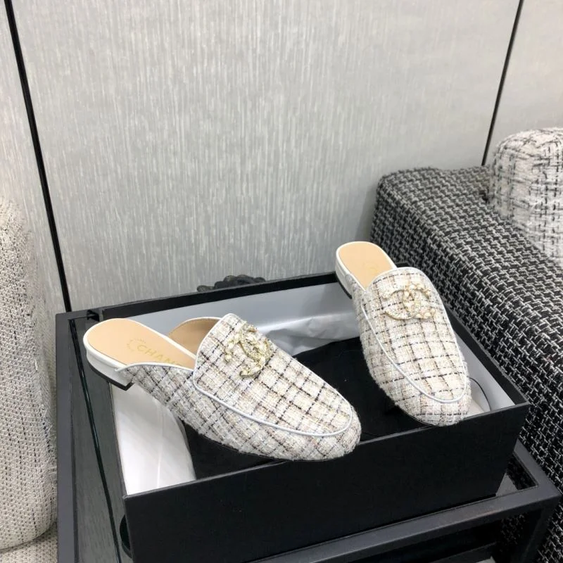 Top mirror Chanel Low Shoes