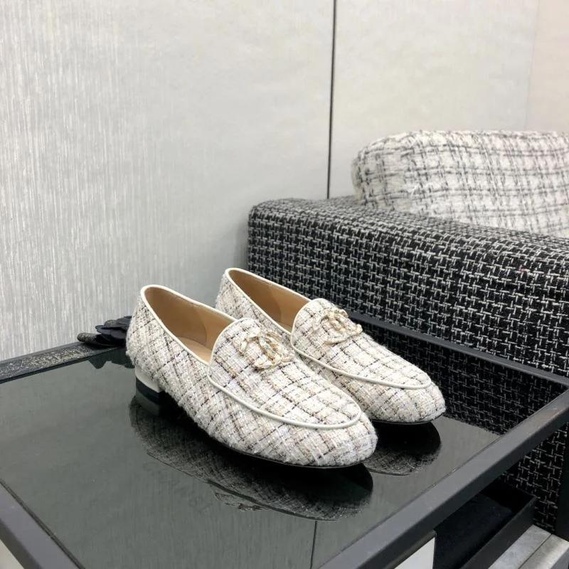 Top mirror Chanel Low Shoes