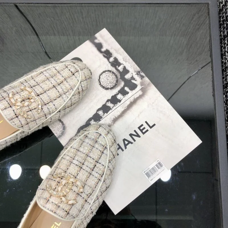 Top mirror Chanel Low Shoes