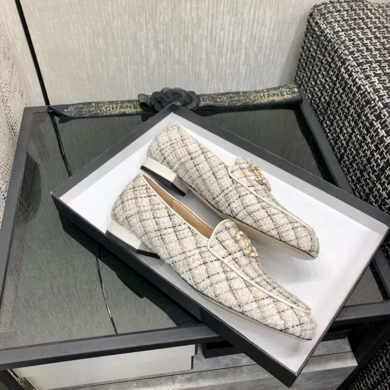 Top mirror Chanel Low Shoes
