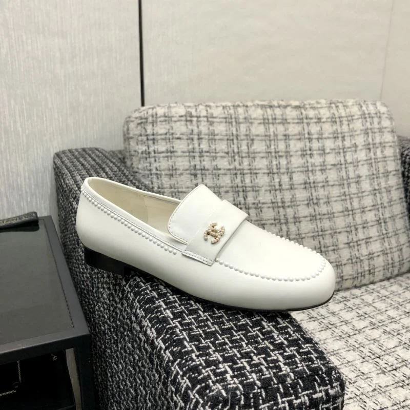 Bargain Chanel Low Shoes