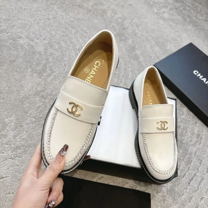 Top mirror Chanel Low Shoes