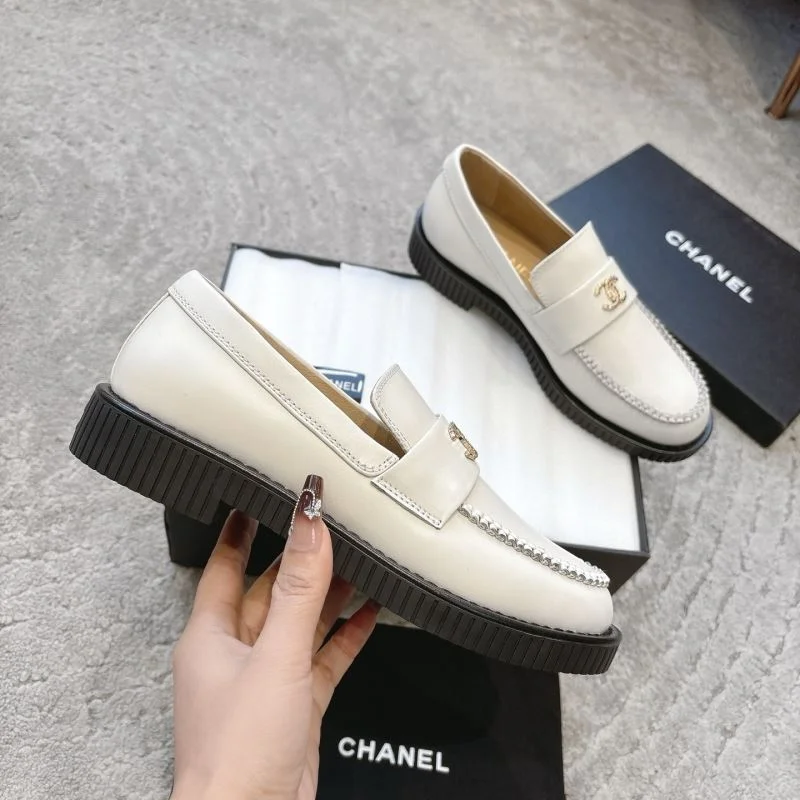 Top mirror Chanel Low Shoes