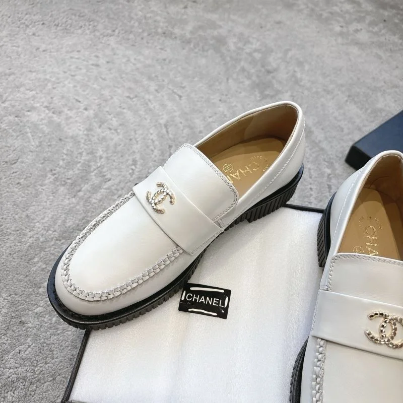 Top mirror Chanel Low Shoes