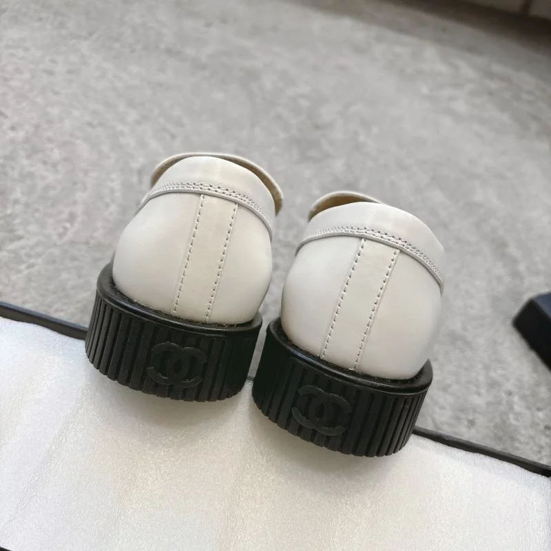 Top mirror Chanel Low Shoes