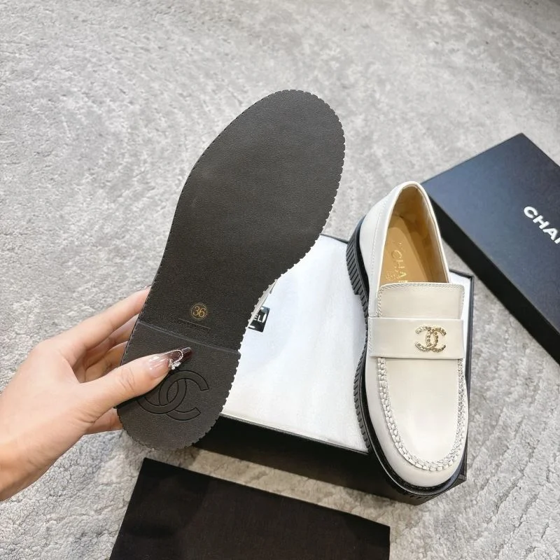 Top mirror Chanel Low Shoes