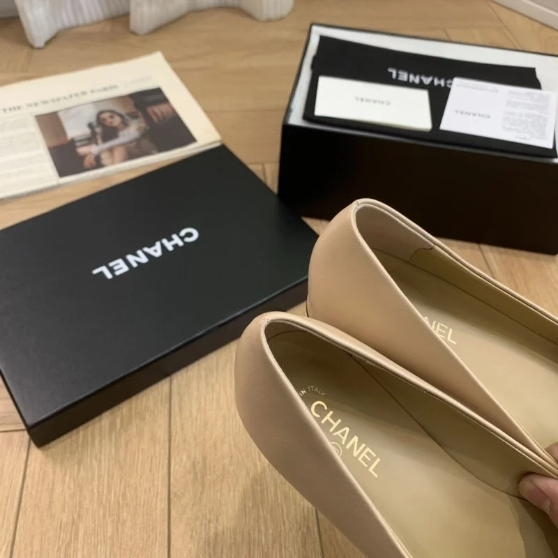 Accurate model Chanel Low Shoes