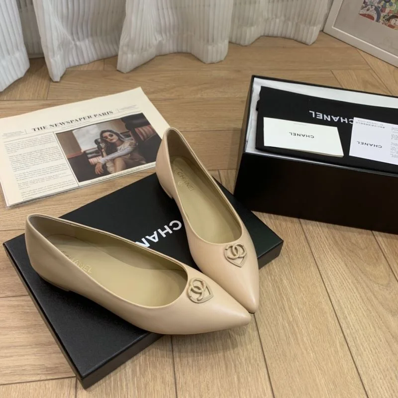 Accurate model Chanel Low Shoes
