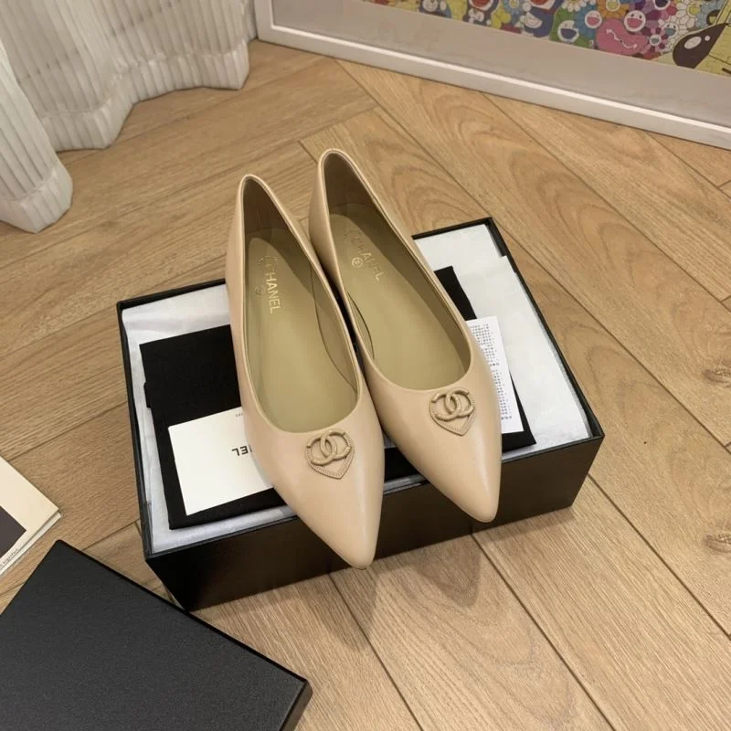 Accurate model Chanel Low Shoes