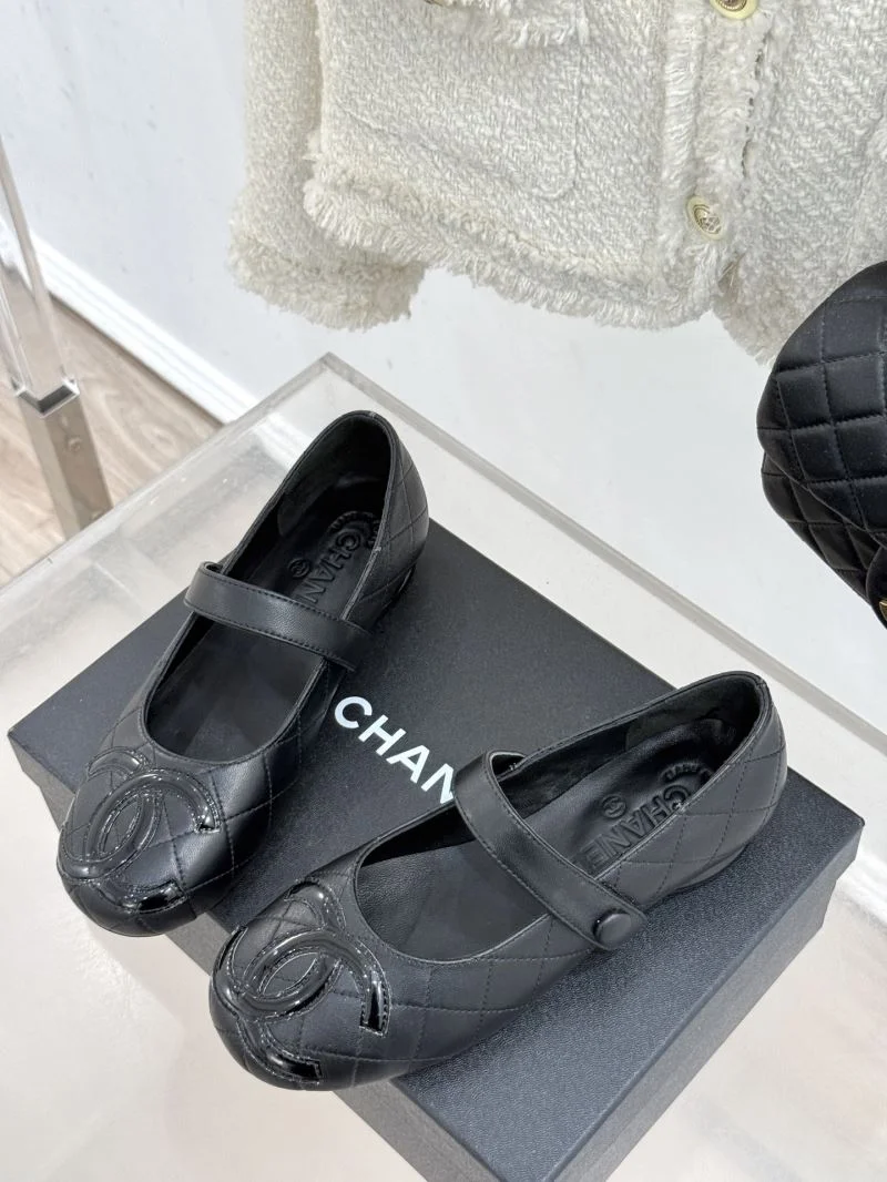 Accurate model Chanel Low Shoes